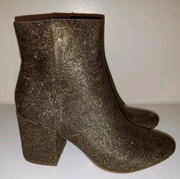 Carlos Santana | Shoes | Gold Metallic Brocade Floral Block Heel ...